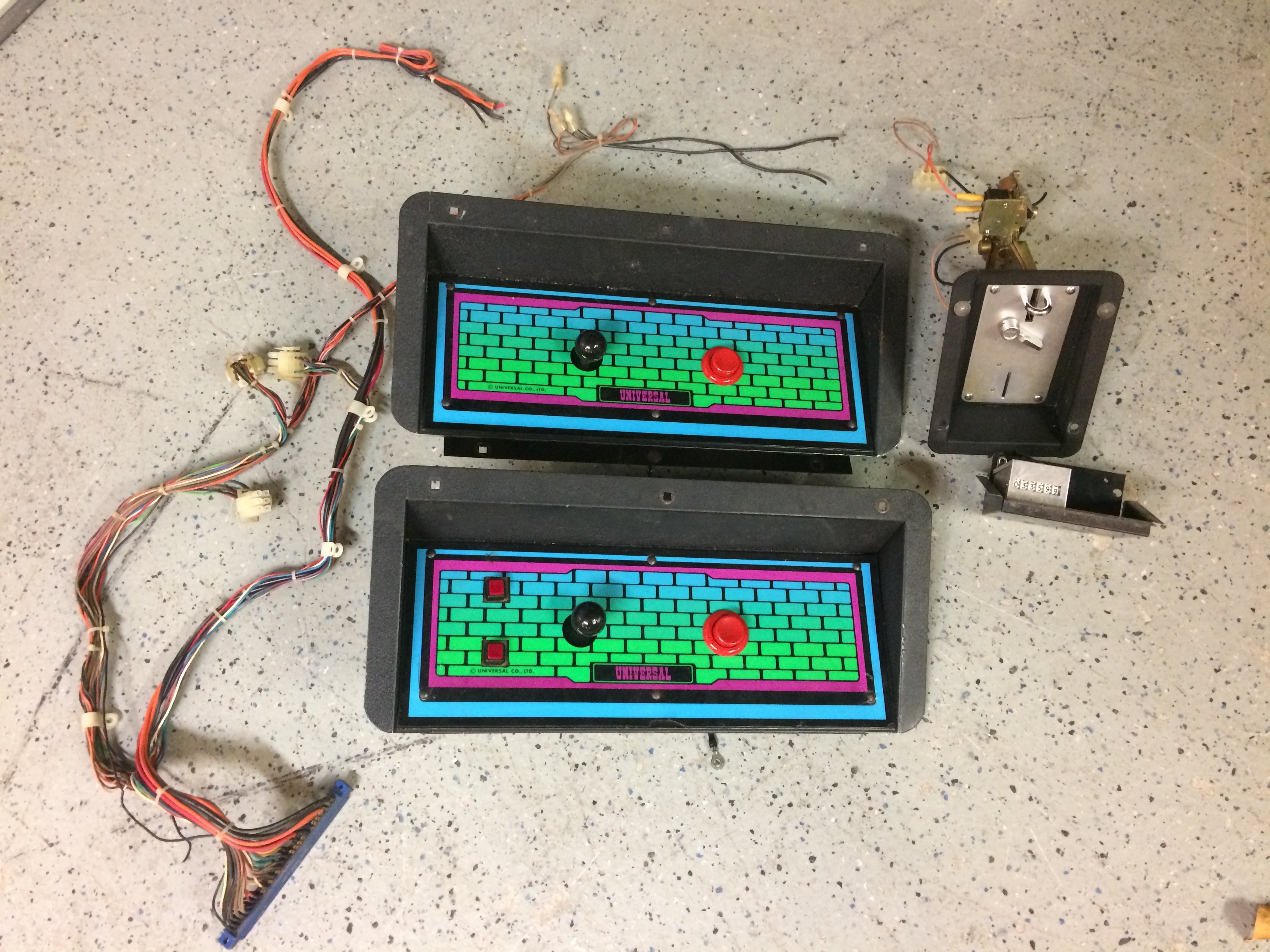 FS Parts: - SOLD!!! Mr. Do cocktail control panals wiring and coin mech ...